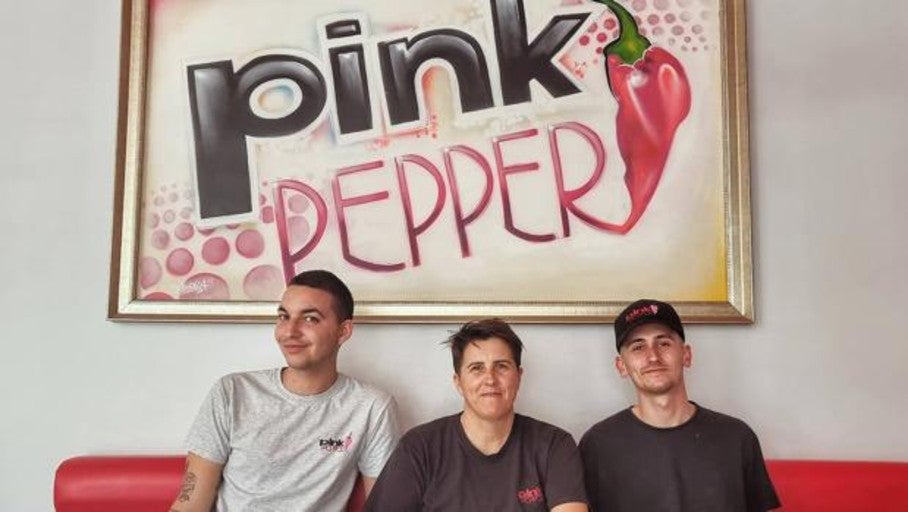 Pink Pepper cumple 10 años en Rota con su comida internacional