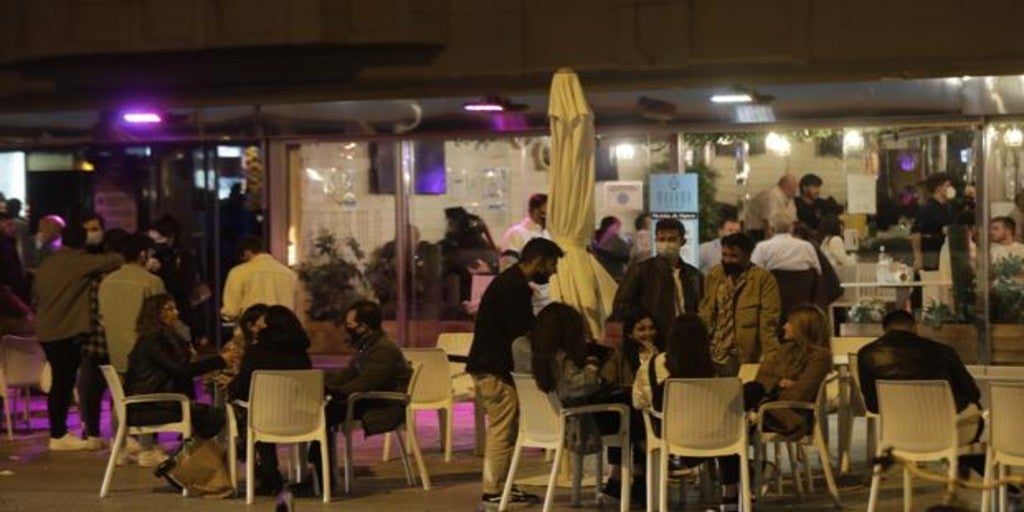 Bares y discotecas de Cádiz podrán abrir dos horas más en el Puente de ...
